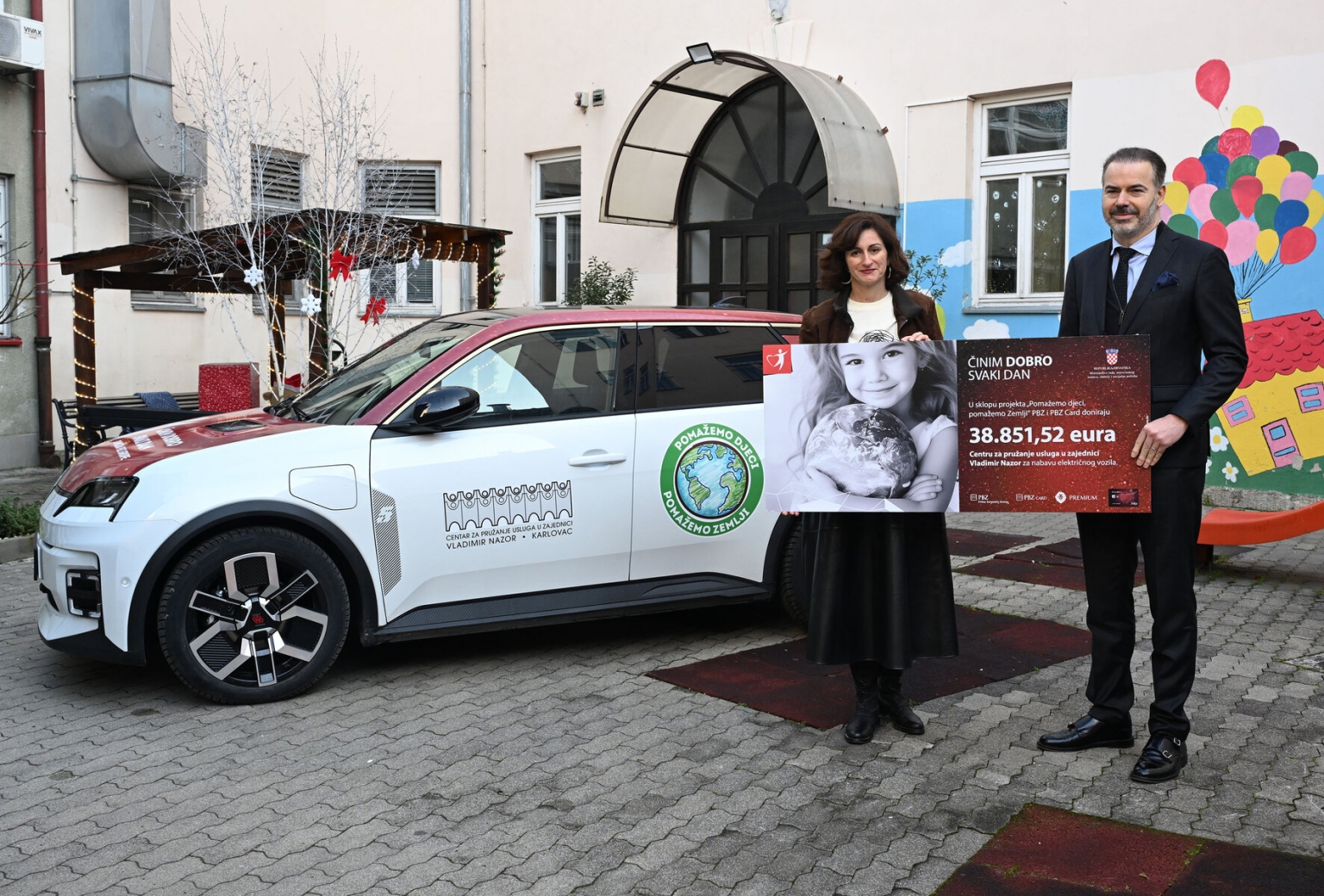 PBZ grupa donirala gotovo 40.000 eura Centru za pružanje usluga u zajednici Vladimir Nazor iz ...